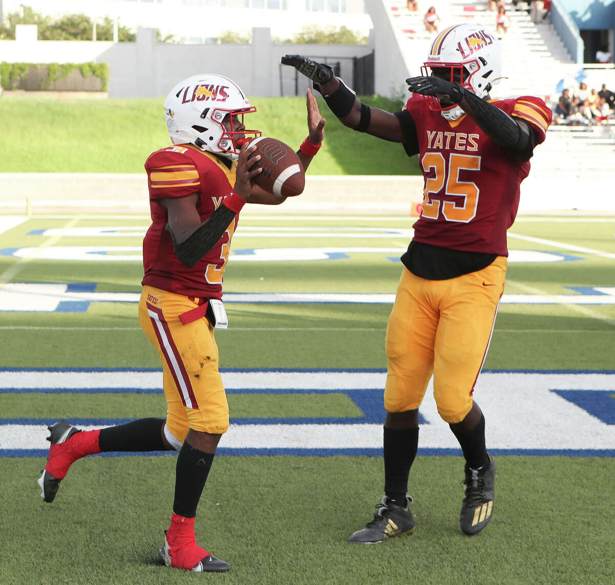 Dallas Carter Cowboys defeat Yates Lions in rivalry game