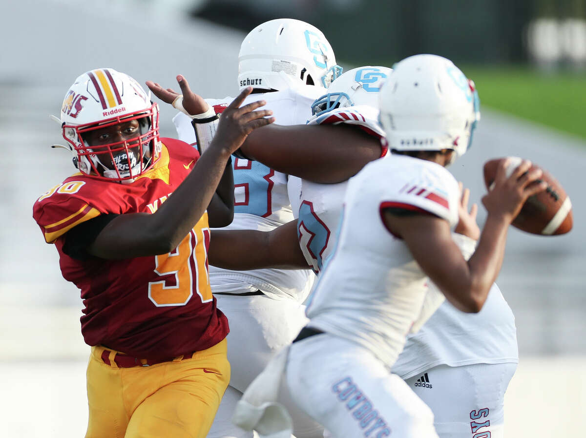 Dallas Carter Cowboys defeat Yates Lions in rivalry game