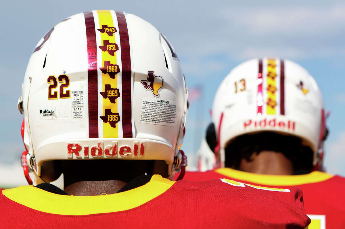 Dallas Carter Cowboys defeat Yates Lions in rivalry game