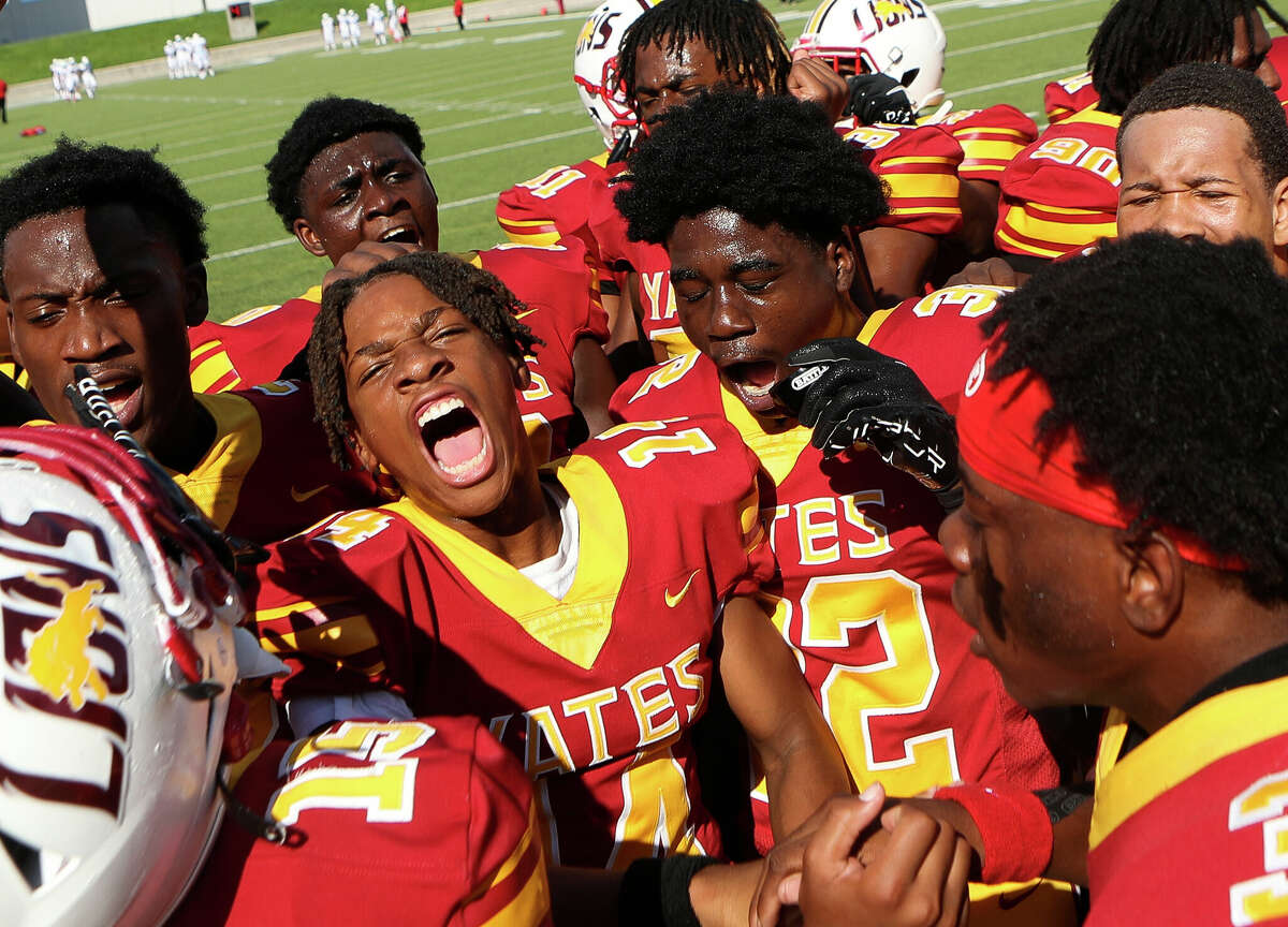 Dallas Carter Cowboys defeat Yates Lions in rivalry game