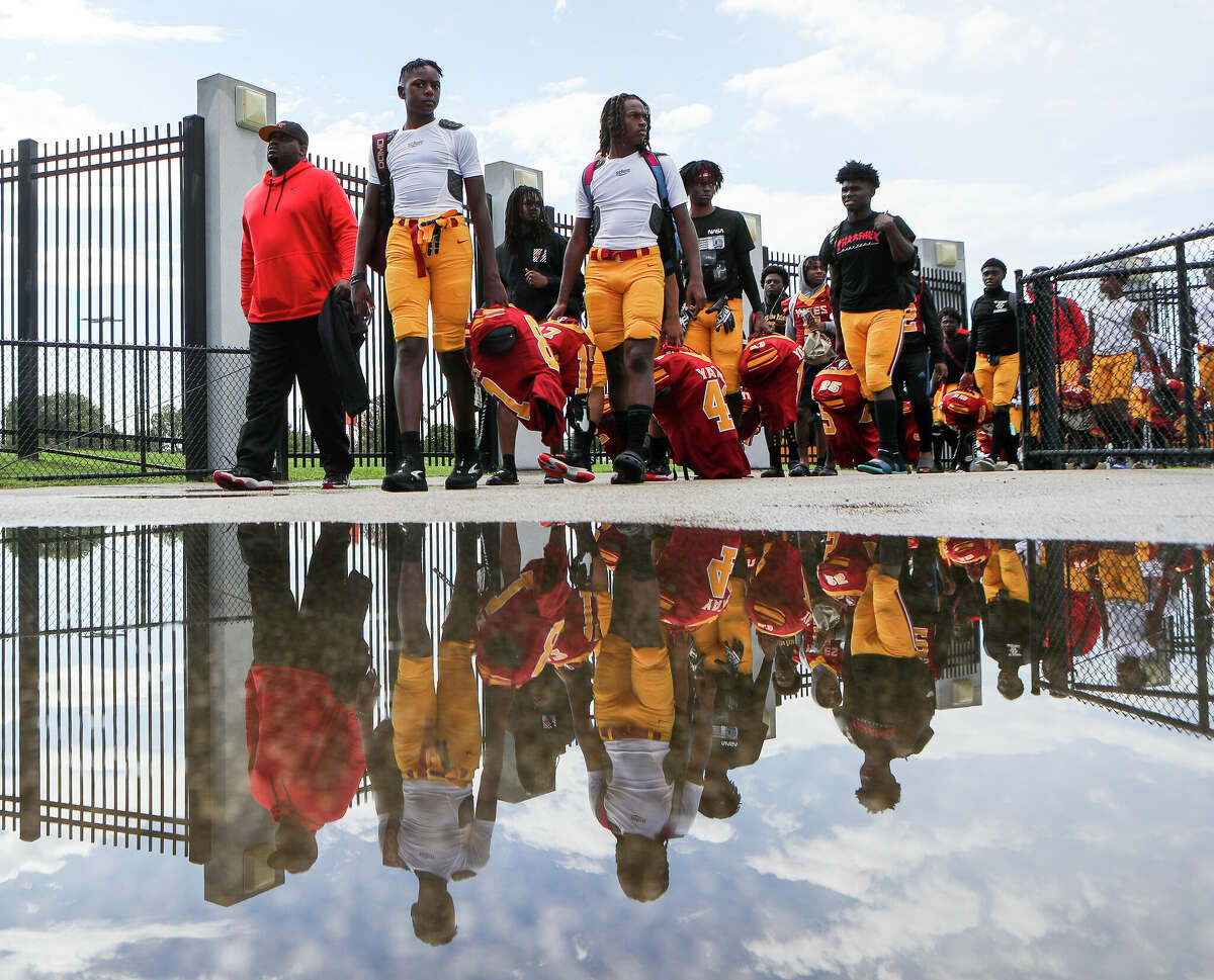 Dallas Carter Cowboys defeat Yates Lions in rivalry game