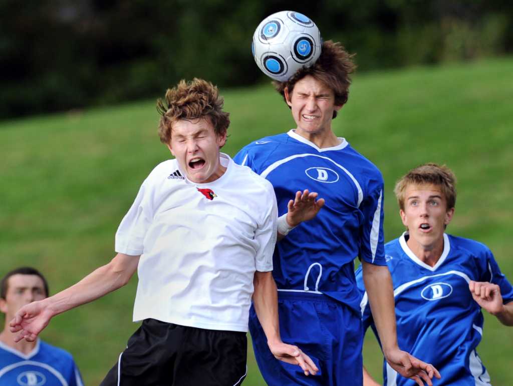 Greenwich tops Darien, runs win streak to four