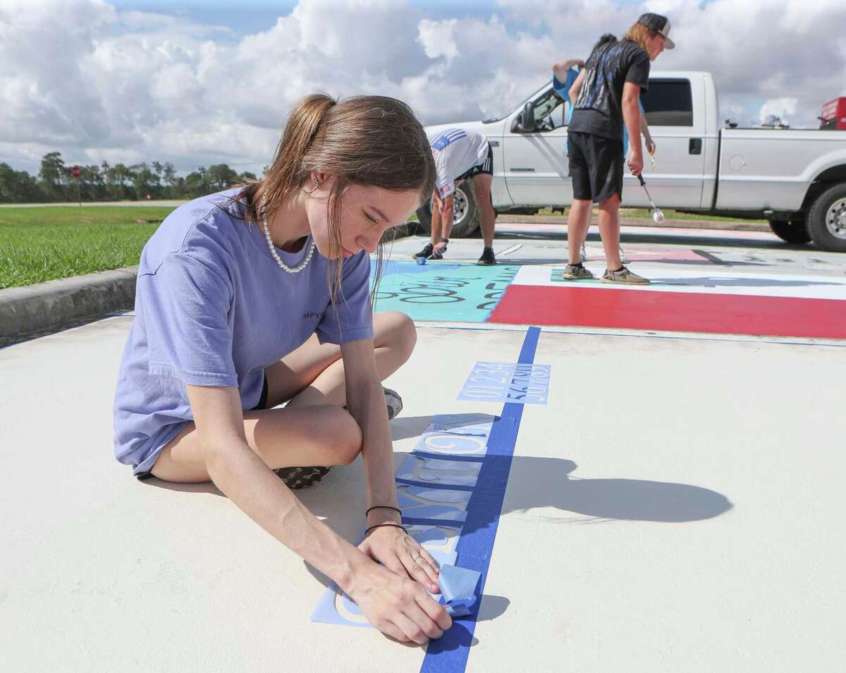 Splendora High School students show off colorful parking spot designs ...
