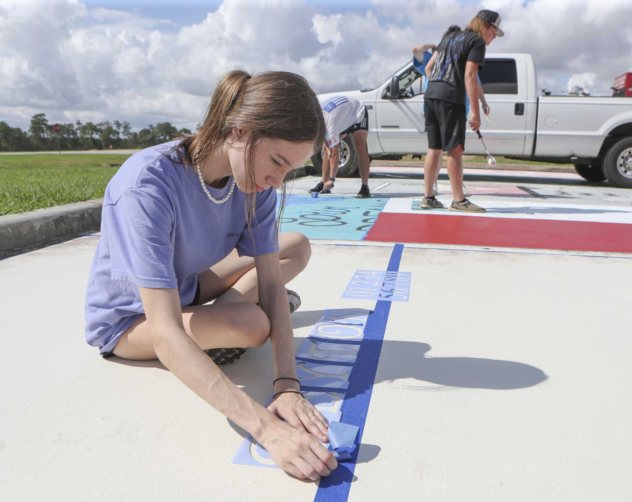 Splendora High School students show off colorful parking spot designs ...