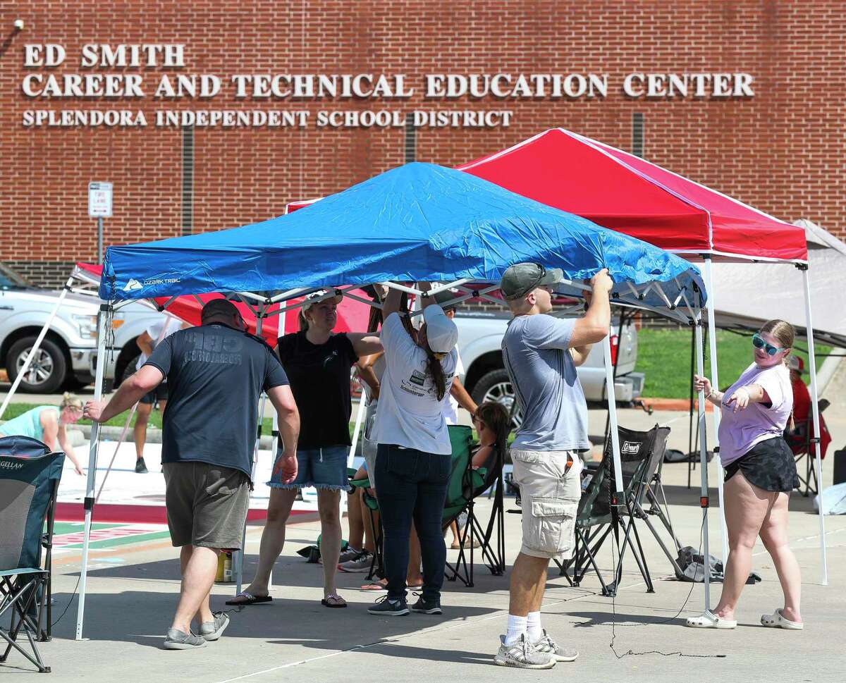 Splendora High School students show off colorful parking spot designs ...