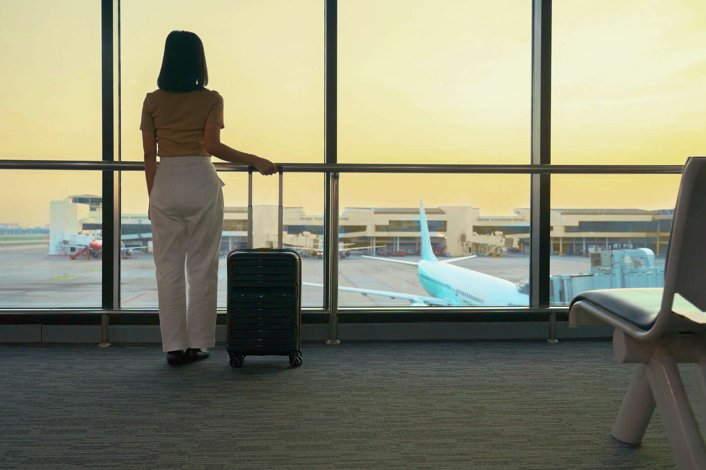 What is Frontier Airlines' carry-on size limit?