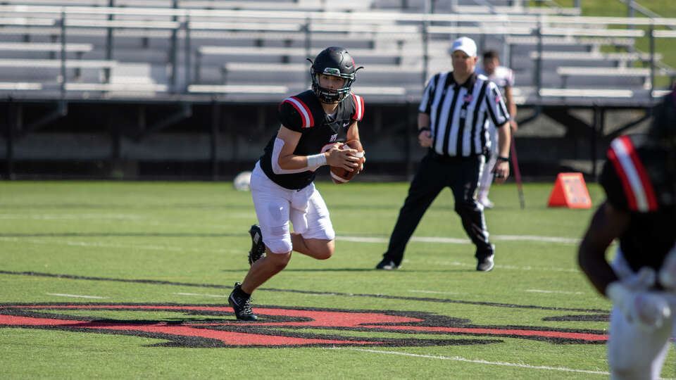 Even with quarterback change, RPI football keeps high standard