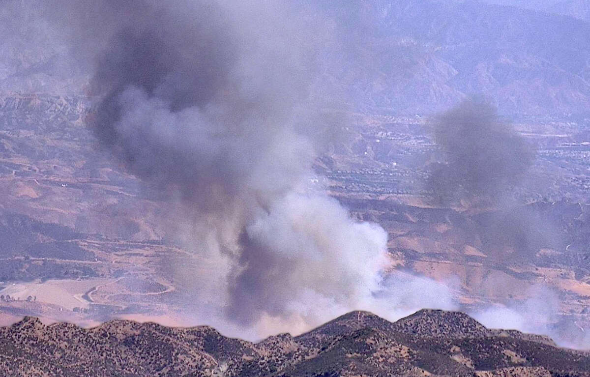 California's Route Fire shuts down I-5 near Castaic