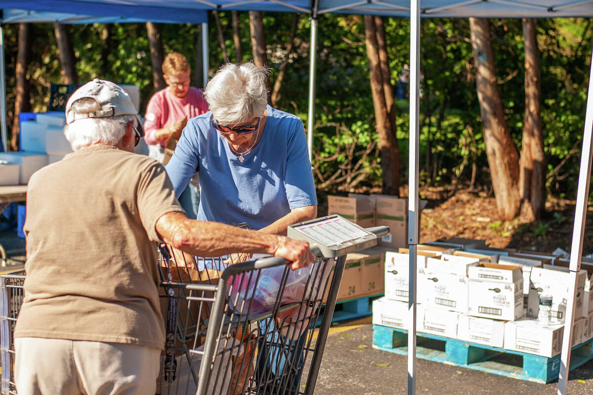 PHOTOS: Passing on food at Midland mobile food pantry