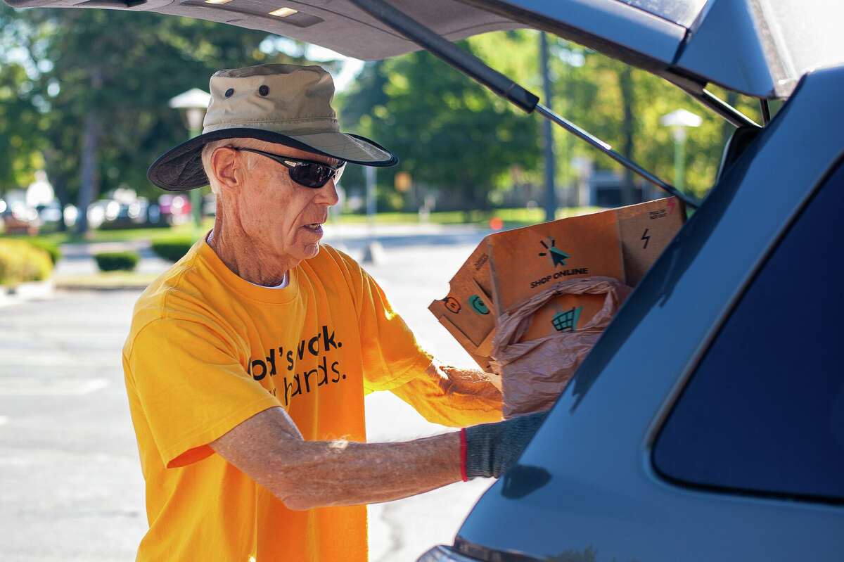 PHOTOS: Passing on food at Midland mobile food pantry