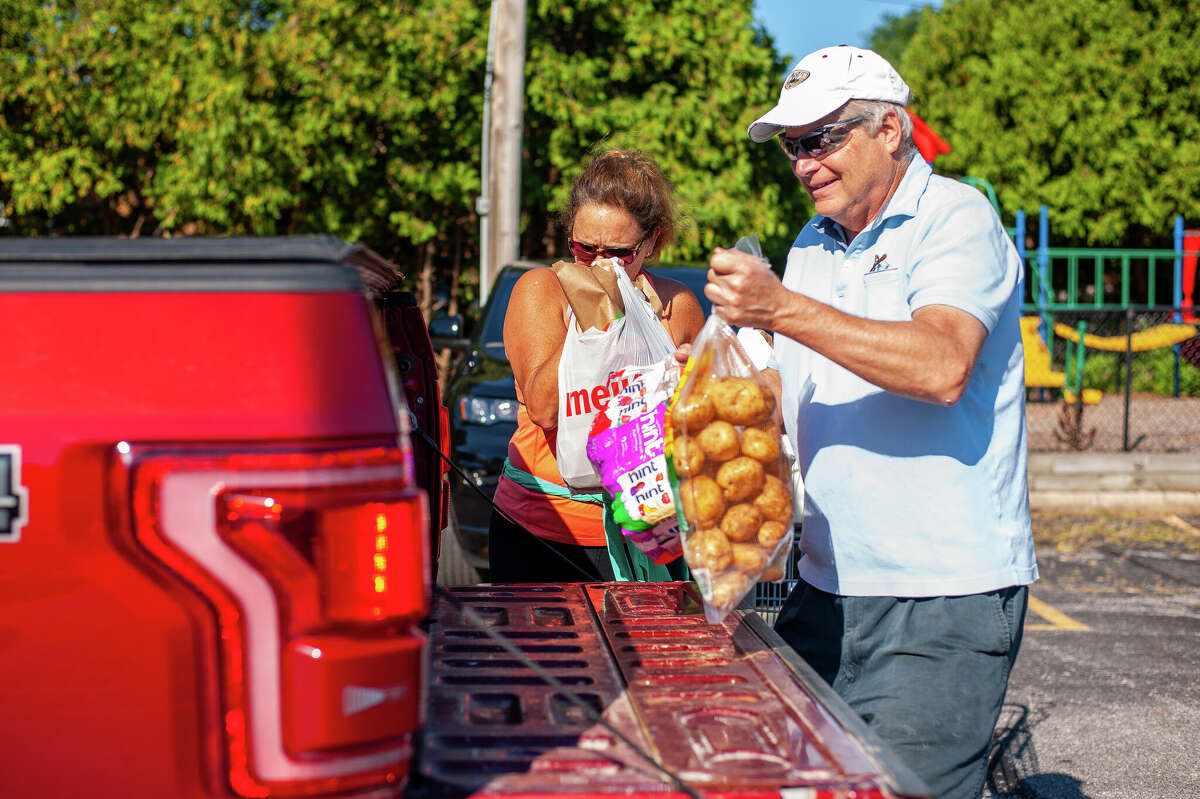 PHOTOS: Passing on food at Midland mobile food pantry