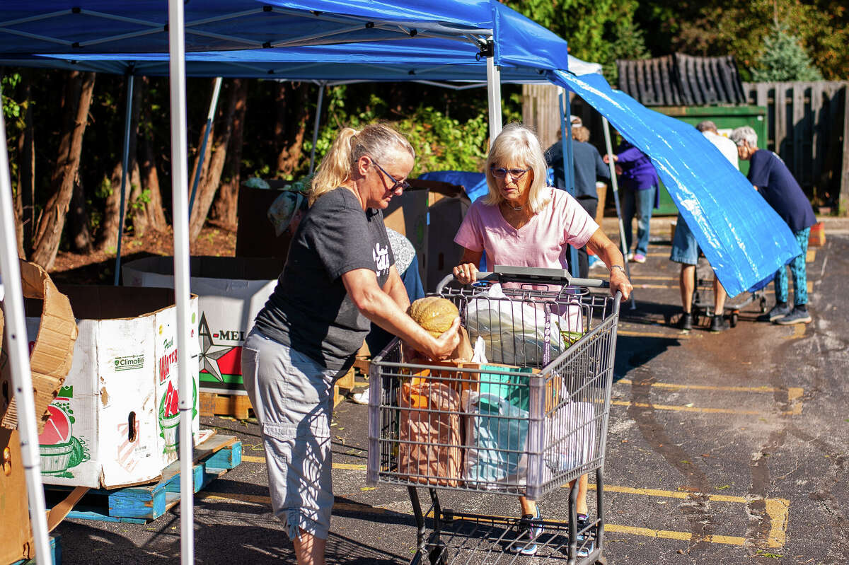 PHOTOS: Passing on food at Midland mobile food pantry