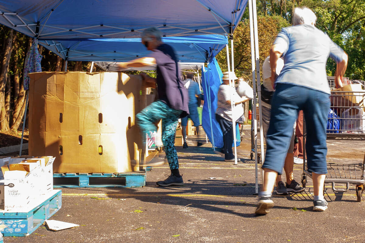 PHOTOS: Passing on food at Midland mobile food pantry