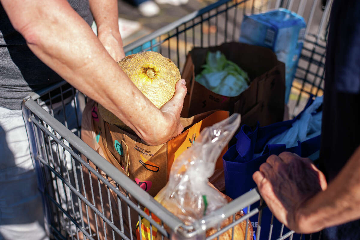 PHOTOS: Passing on food at Midland mobile food pantry