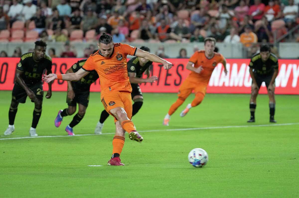 Houston Dynamo stun MLS power Los Angeles FC with late goal