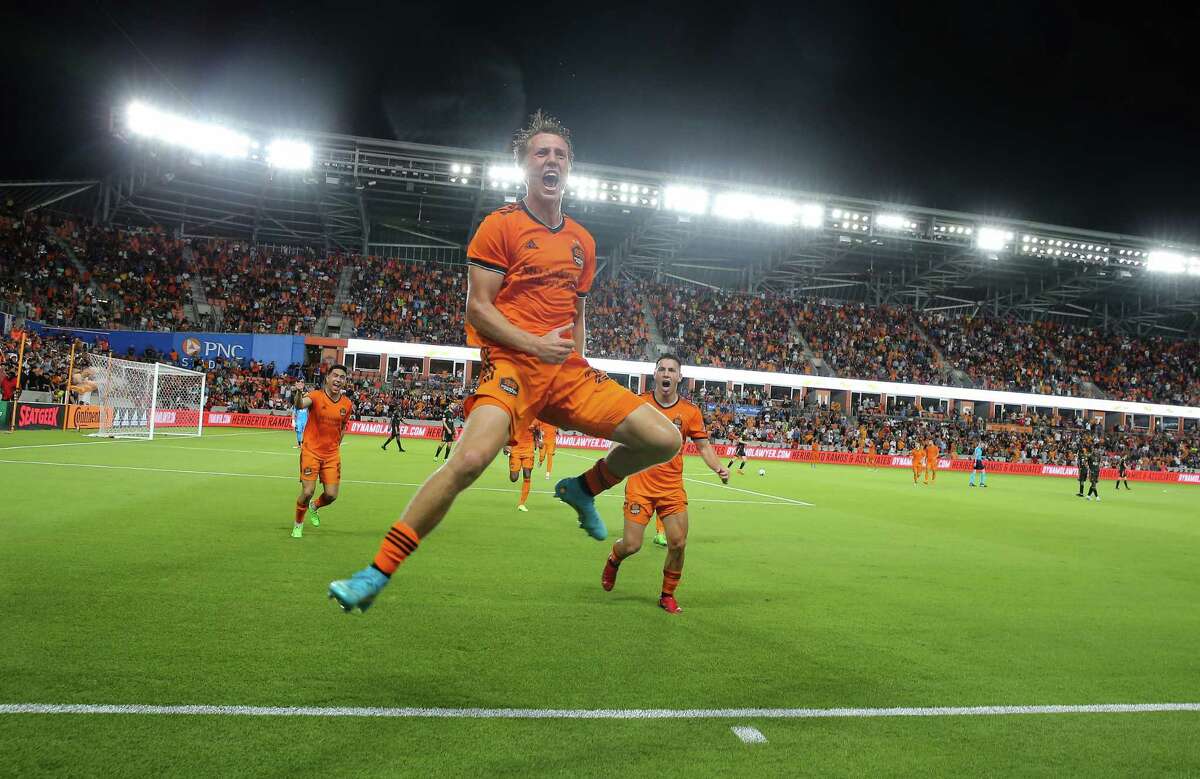 Houston Dynamo stun MLS power Los Angeles FC with late goal