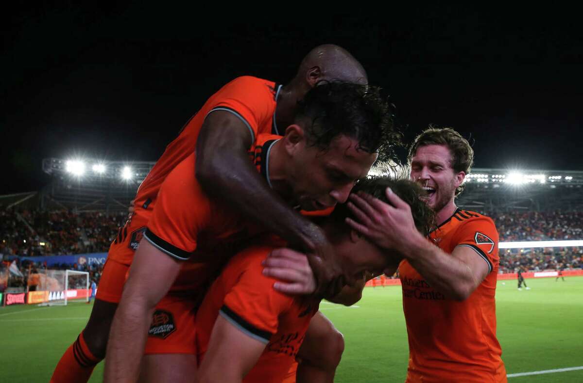 Houston Dynamo stun MLS power Los Angeles FC with late goal