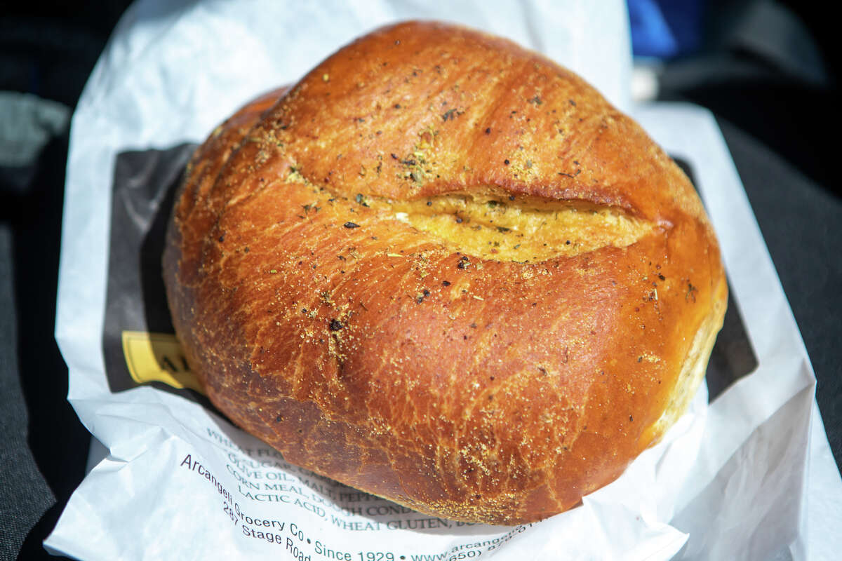 Visitors flock to this Bay Area grocery store for its unique bread
