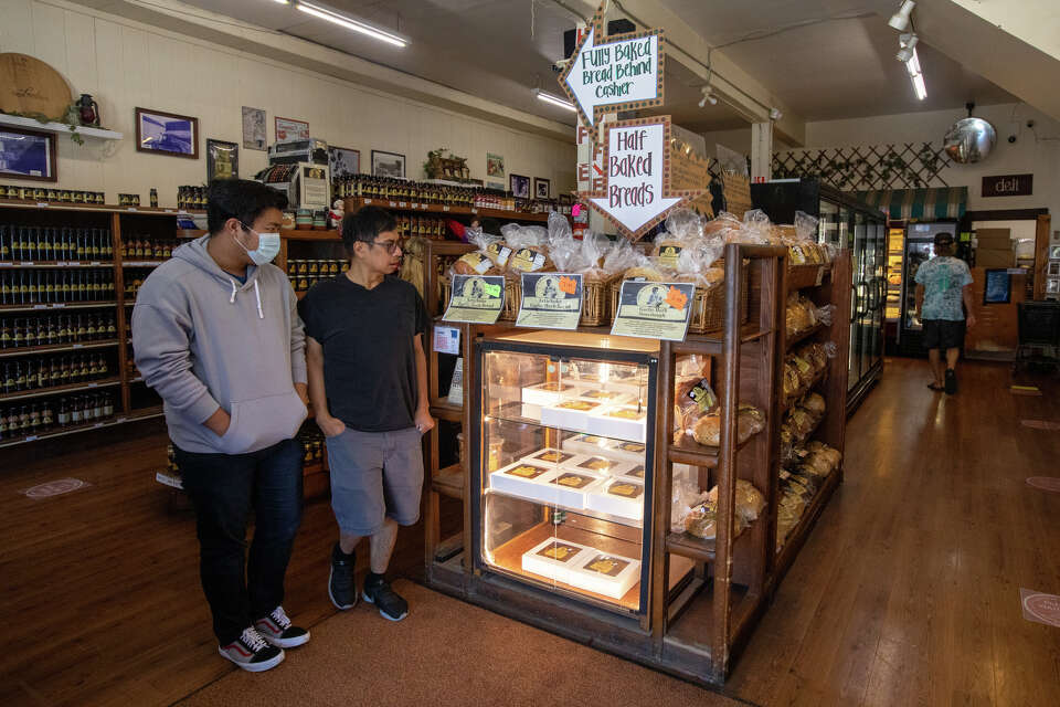 Visitors flock to this Bay Area grocery store for its unique bread
