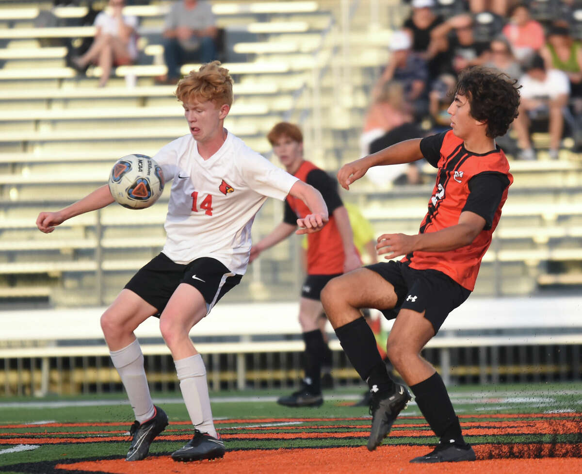 Selberg scores twice to lift Edwardsville past Alton
