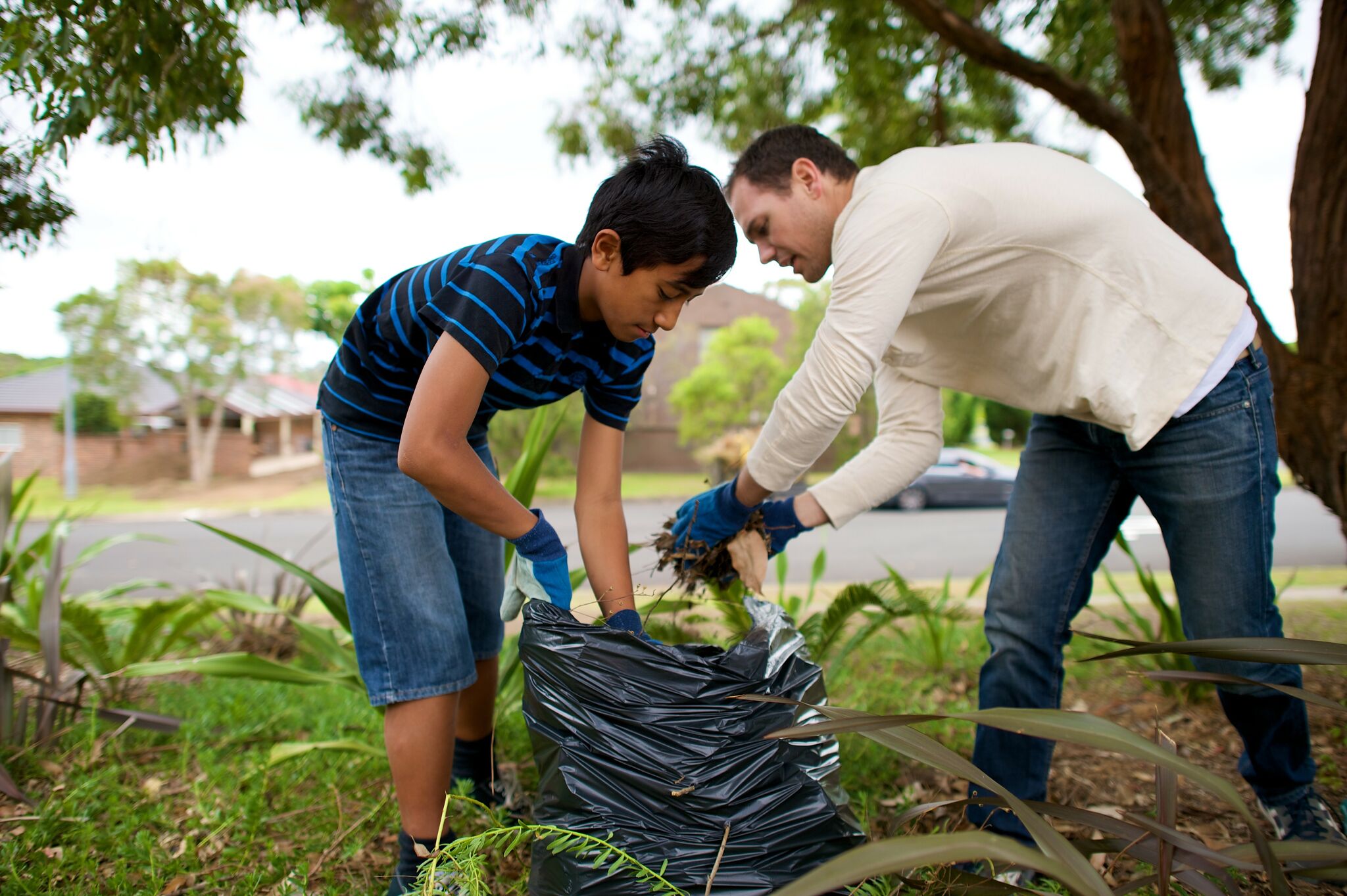 Over 1,000 volunteers will clean up Houston National Cemetery in ...