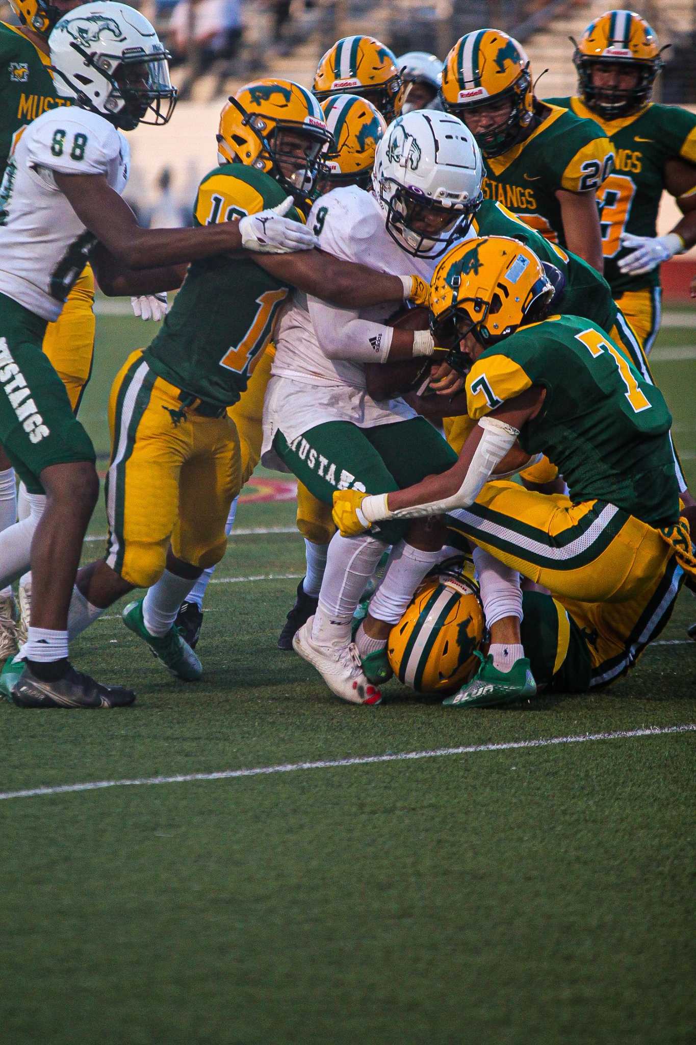 Complementary football: Nixon puts well-rounded effort together to ...