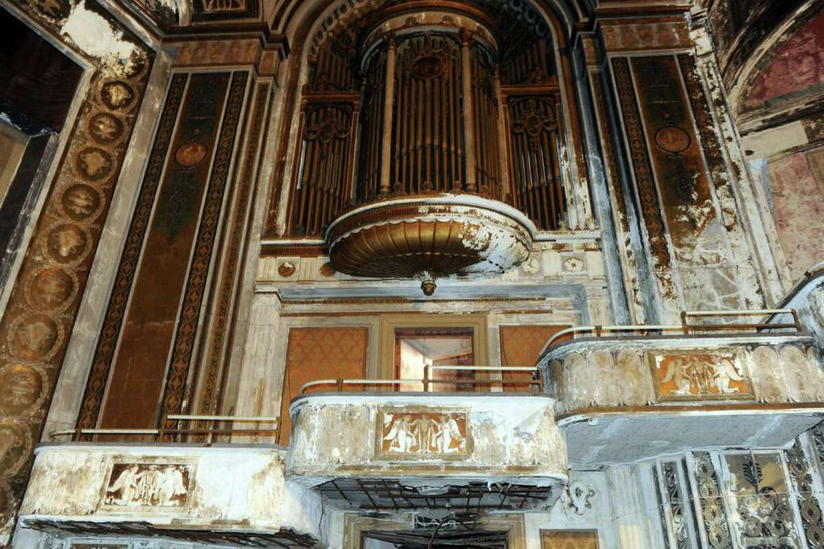 Bridgeport amphitheater team eyes re-opening downtown Majestic, Poli ...