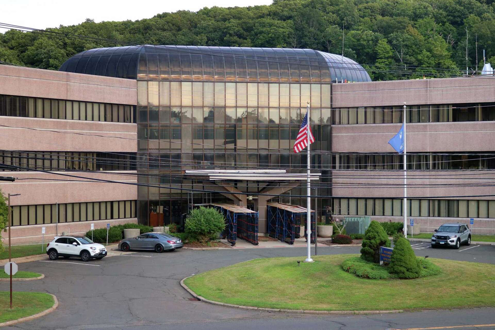 Audit: CT State Police overpaid staff $141k, failed to control OT pay