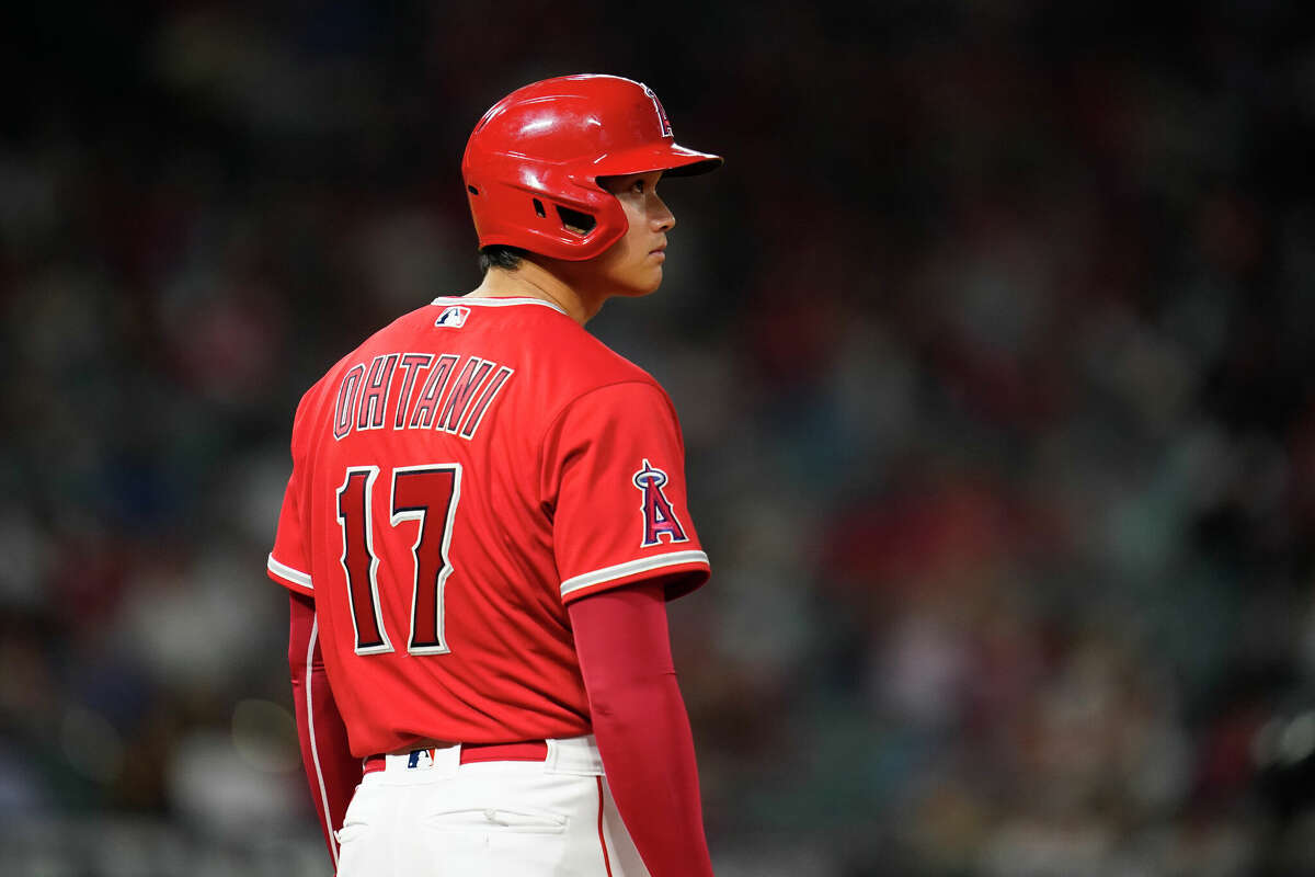 Houston Astros hold off Los Angeles Angels in series opener