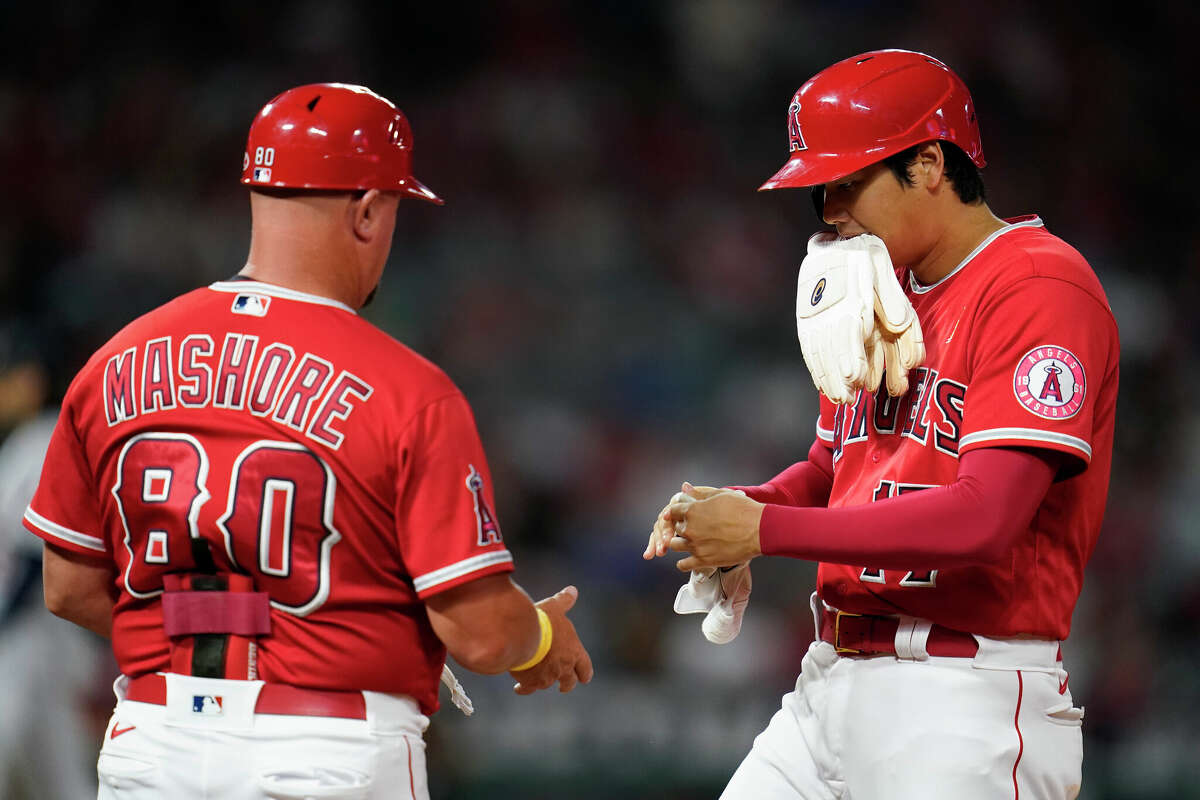 Houston Astros hold off Los Angeles Angels in series opener