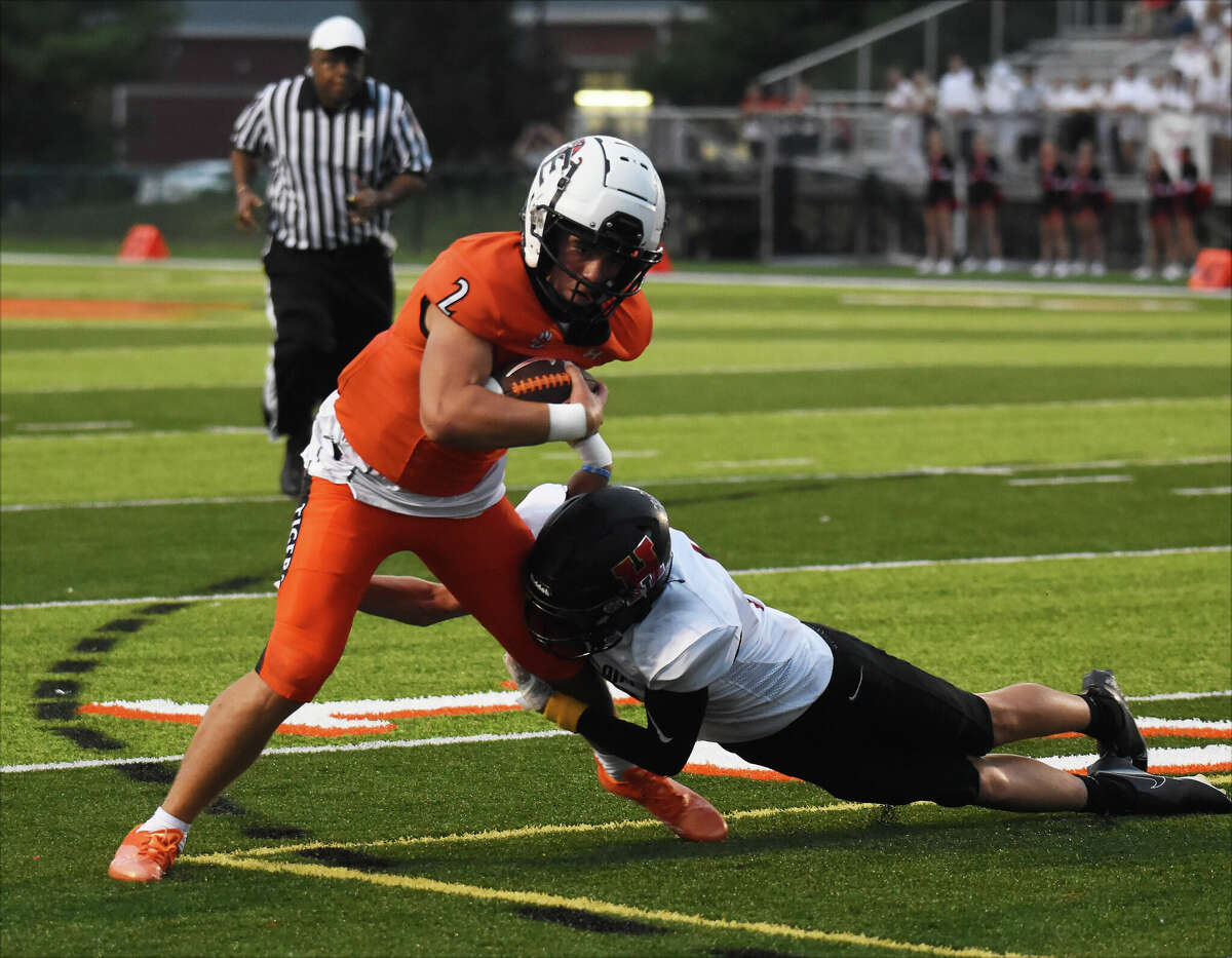 Edwardsville runs out the clock on Highland for Week 2 win