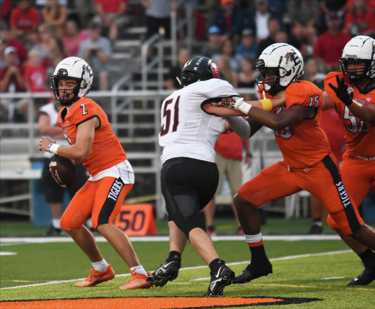 Edwardsville runs out the clock on Highland for Week 2 win