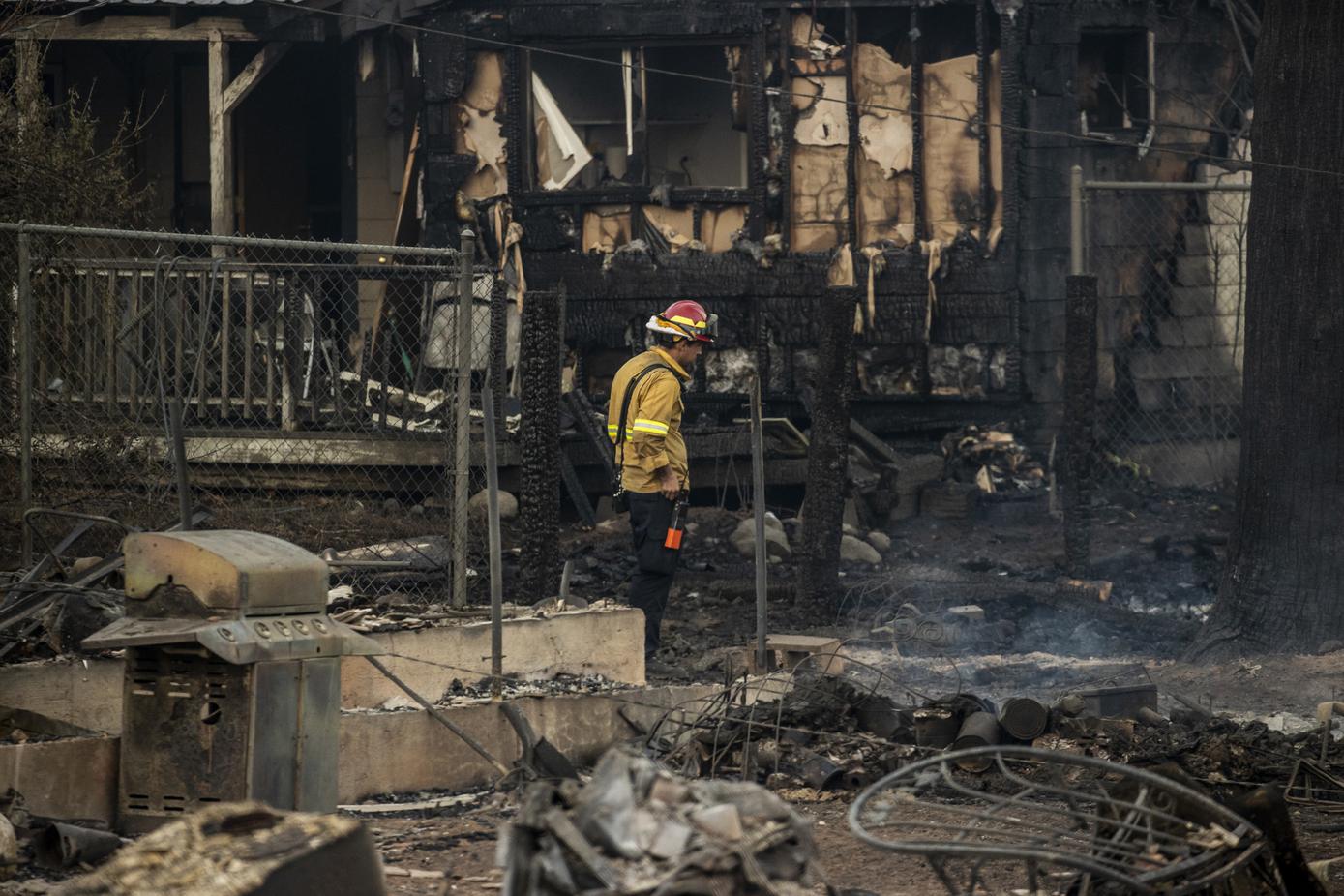 Mill Fire: Fast-moving blaze in Weed area kills 2 people