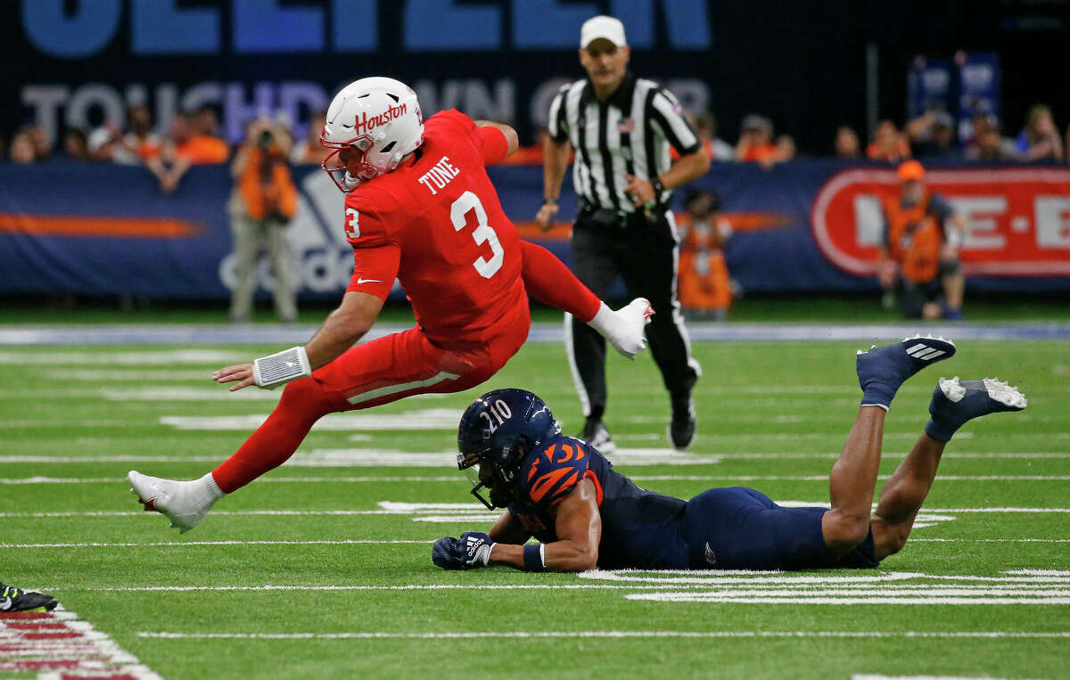 No. 24 University of Houston defeats UTSA in third overtime