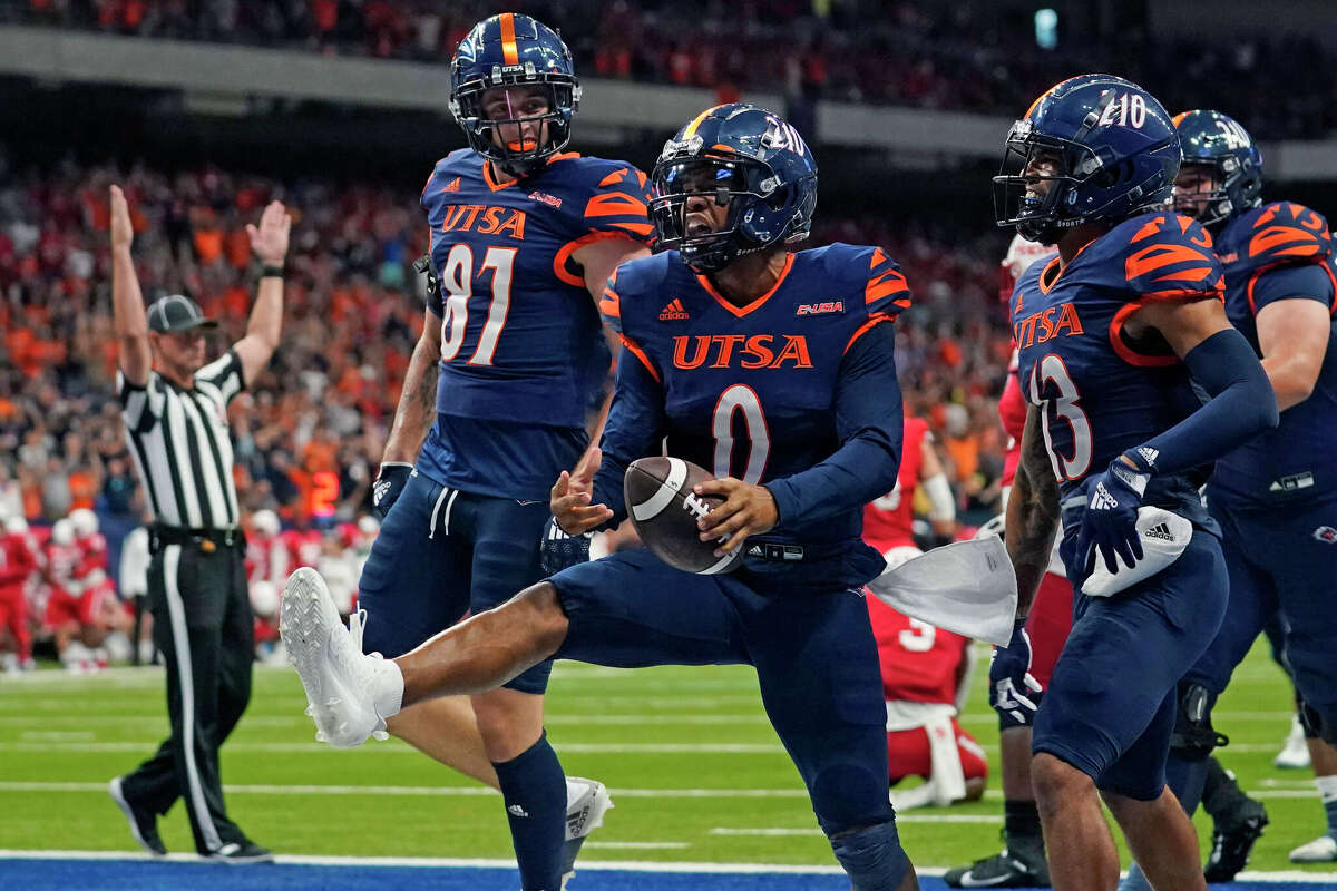 No. 24 University of Houston defeats UTSA in third overtime