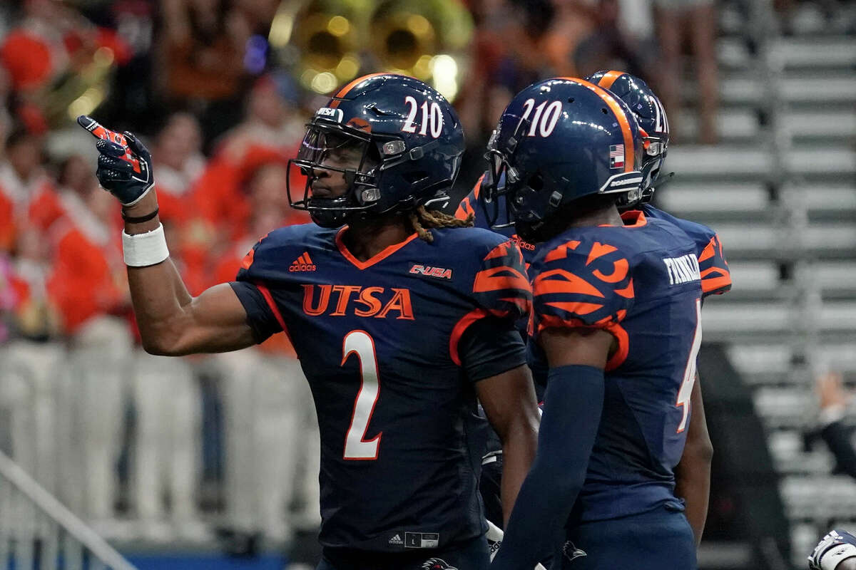 No. 24 University of Houston defeats UTSA in third overtime