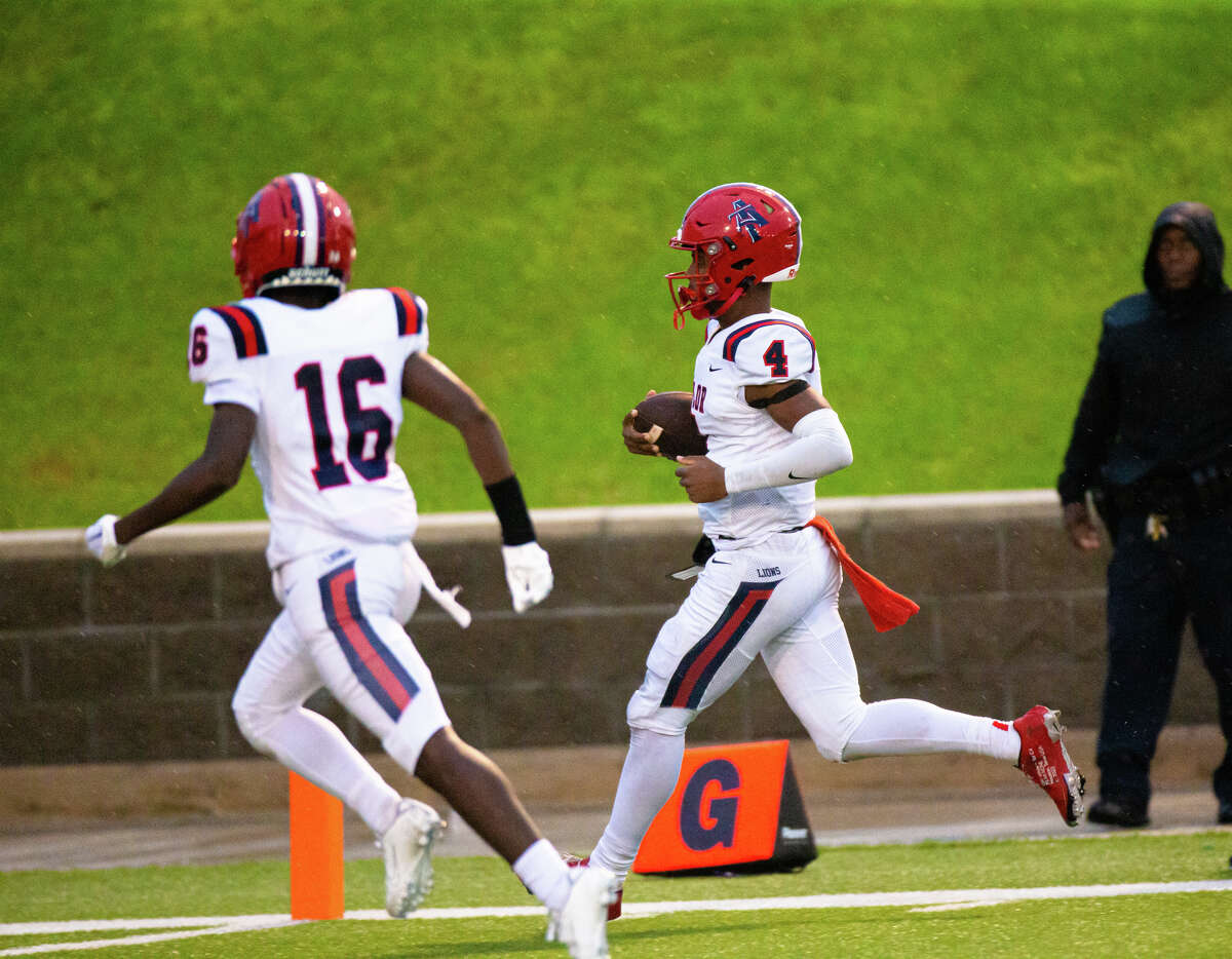 Alief Taylor Lions earn shutout win over Westside Wolves