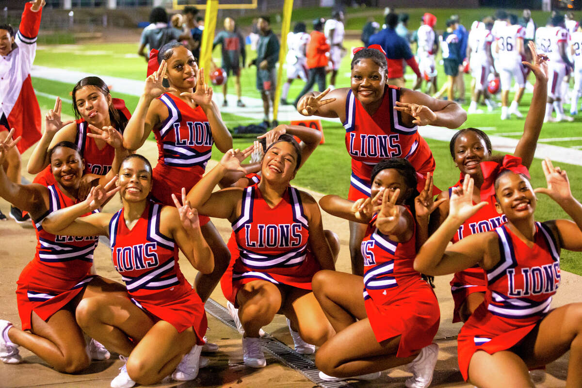Alief Taylor Lions earn shutout win over Westside Wolves
