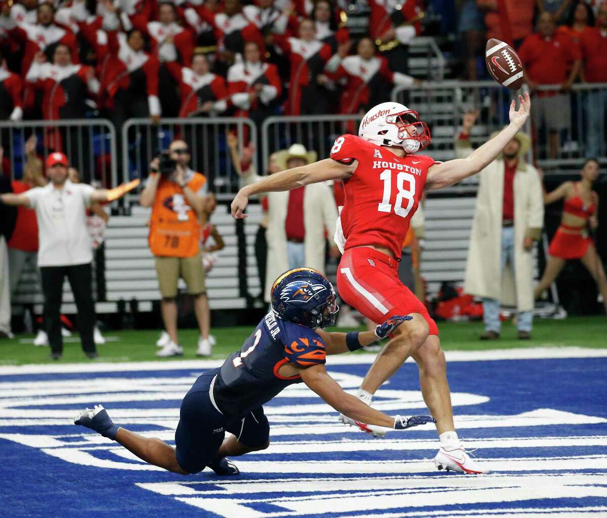 Houston outlasts UTSA in dramatic three-overtime shootout