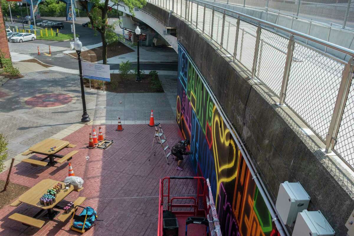 New Capital Walls mural going up at Quackenbush Square in Albany