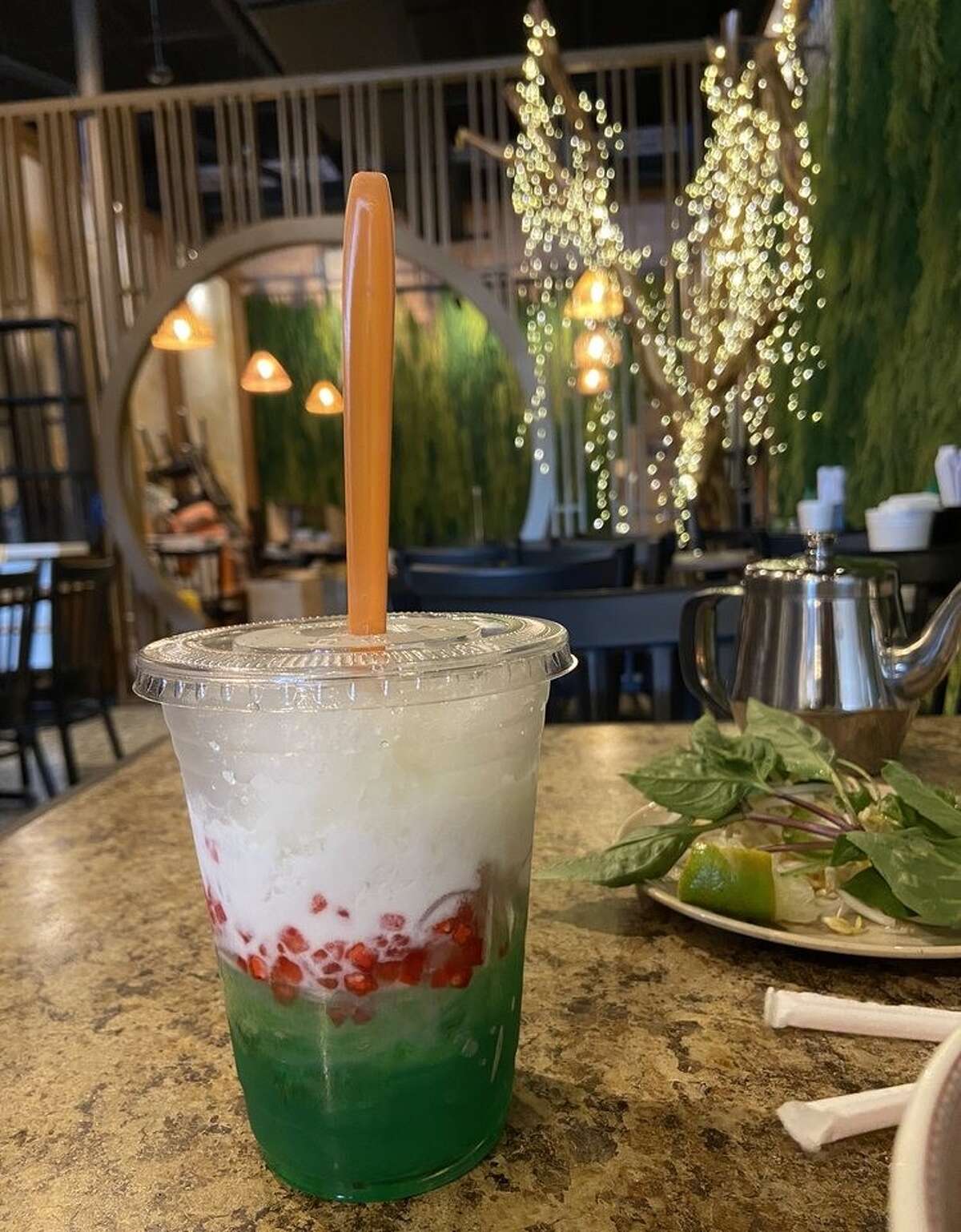 Where to find Vietnamese chè desserts in Houston's Asiatown