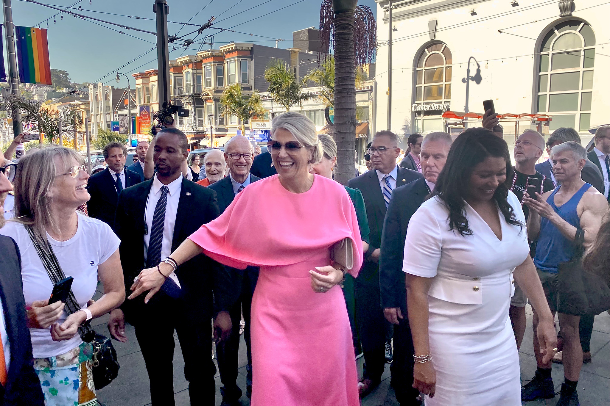 'Absolutely beautiful!': European queen welcomed to SF