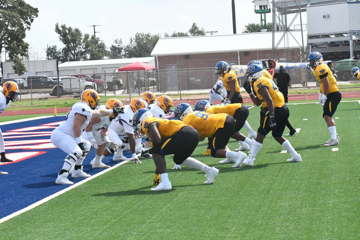 Pioneers suffer historic loss to Hardin-Simmons