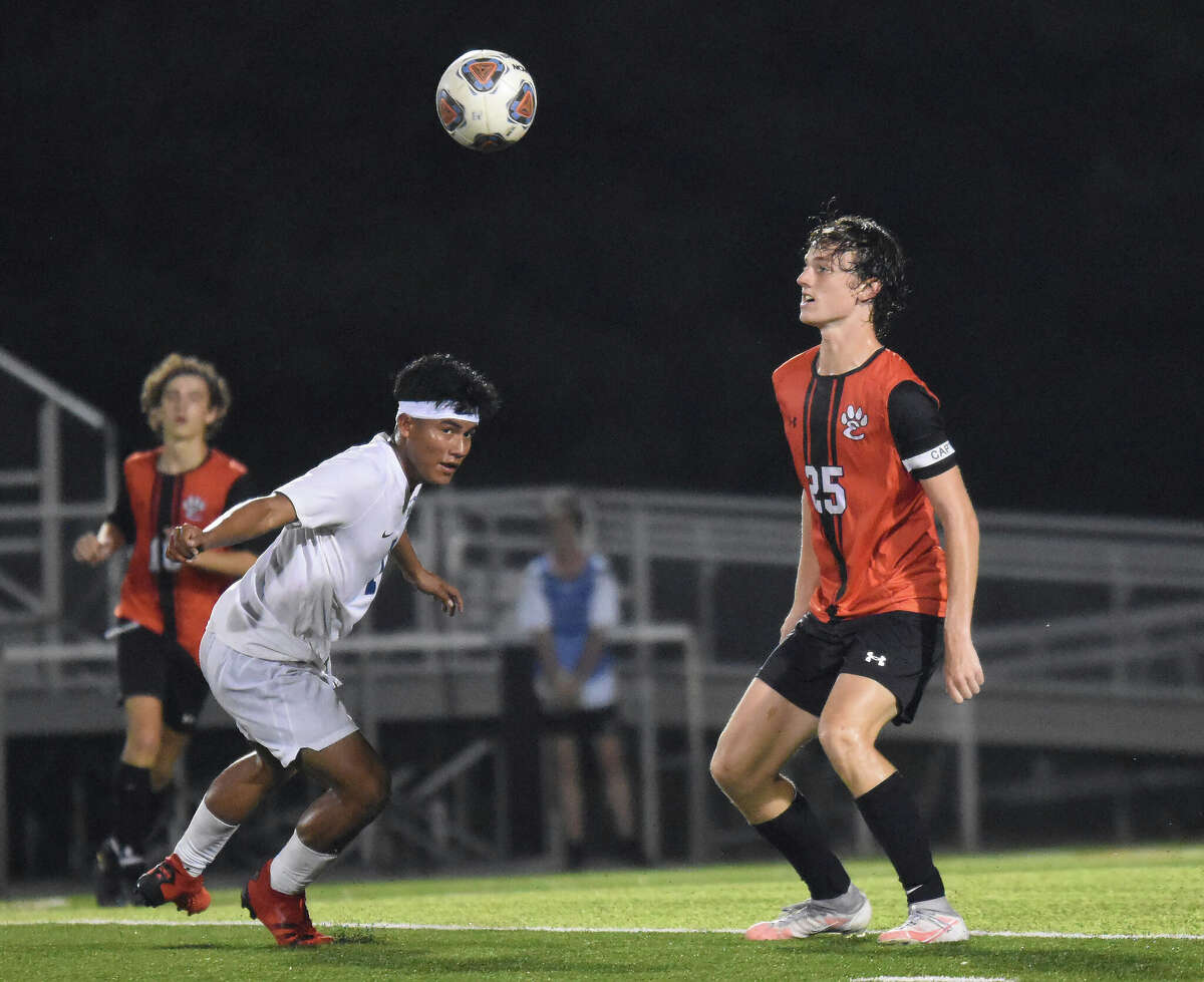 Edwardsville's 17-game win streak against Belleville East snapped