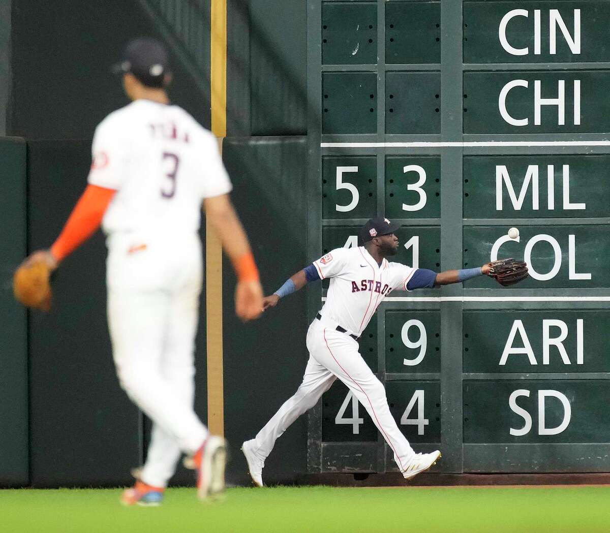 Houston Astros: Bad defense, lack of timely hits dot loss to Rangers