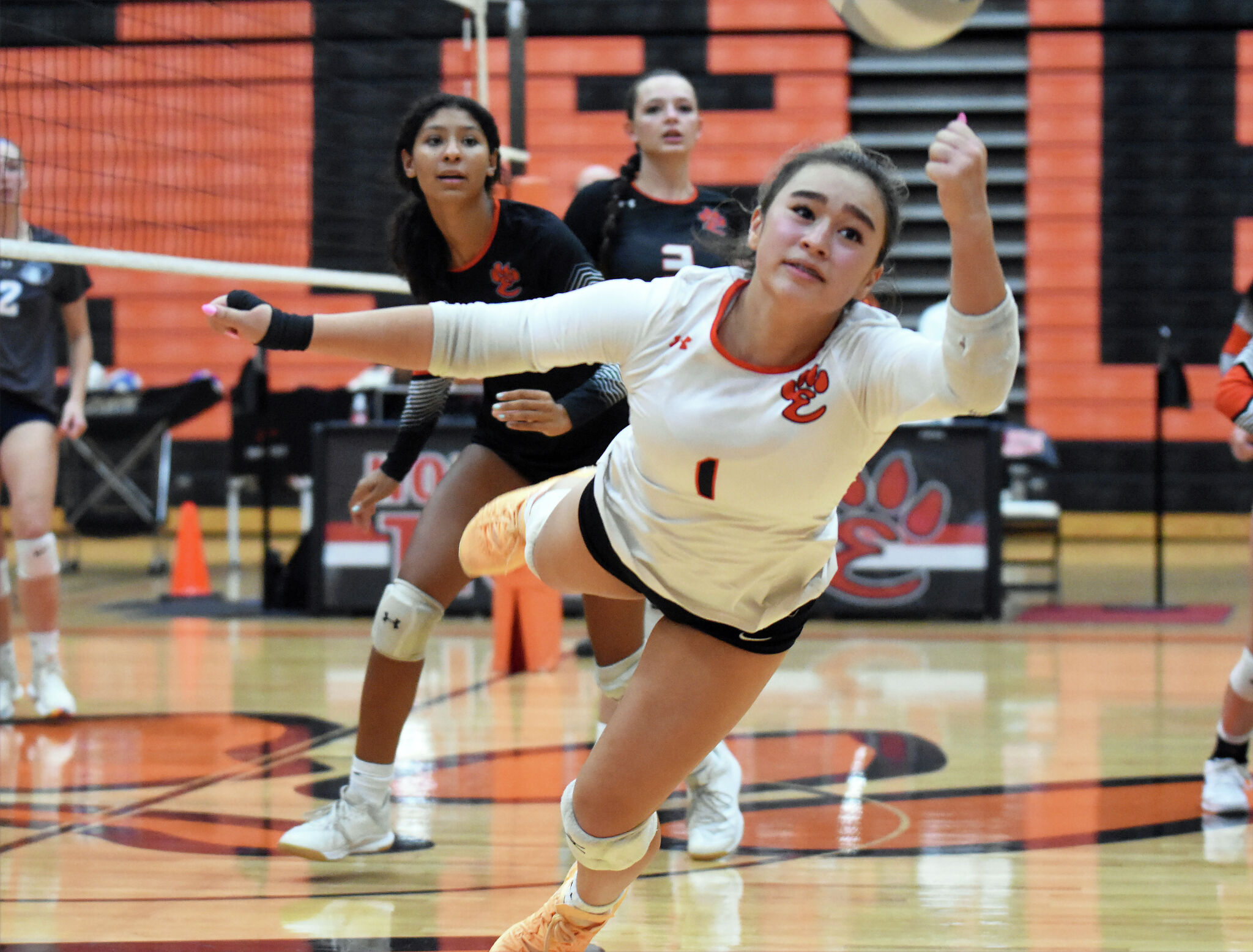 Edwardsville rallies to beat Belleville East, extends SWC win streak