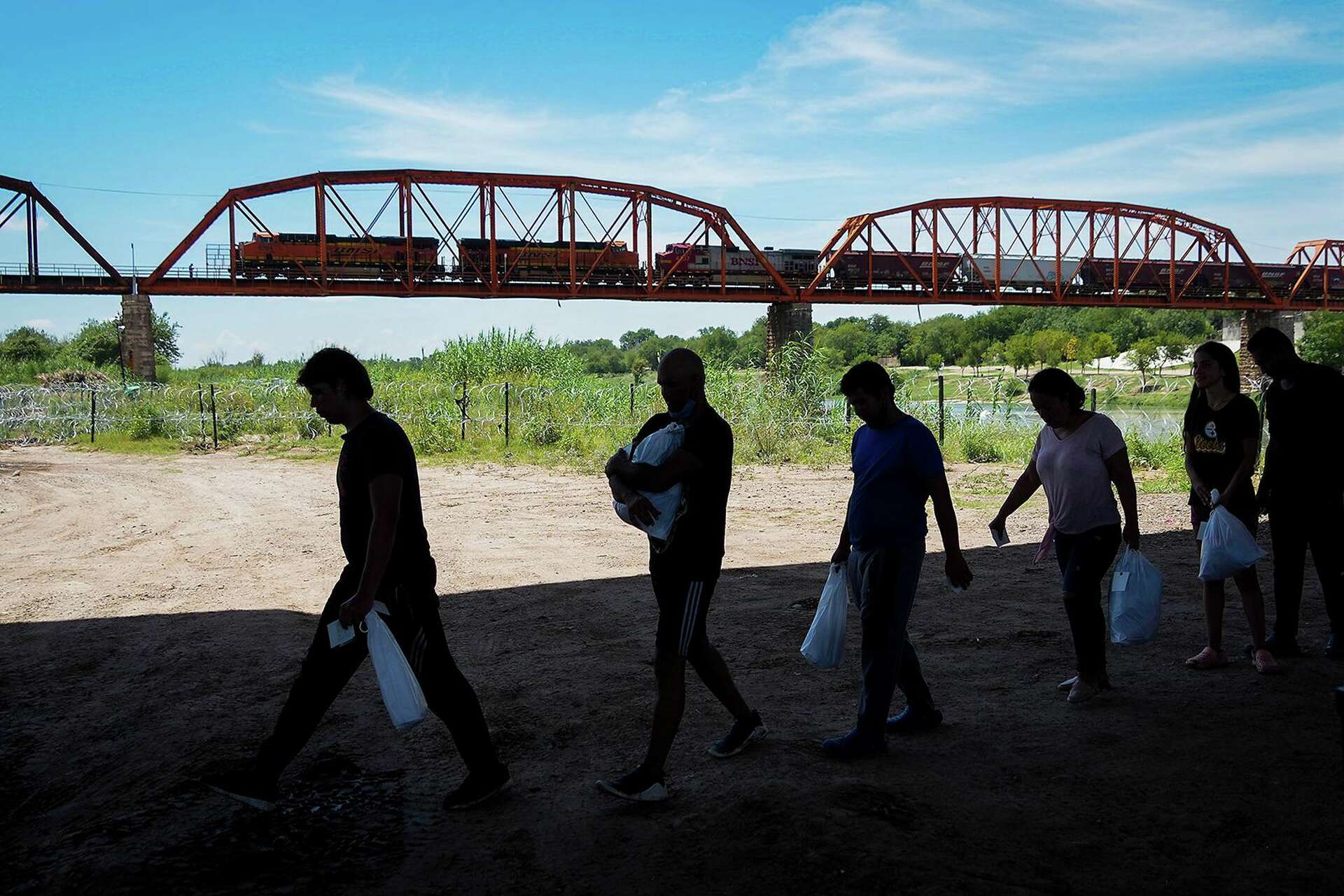 New shelter opening in Houston for migrants in transit