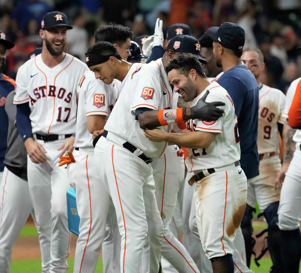 Houston Astros overcome miscues, top Texas Rangers in finale