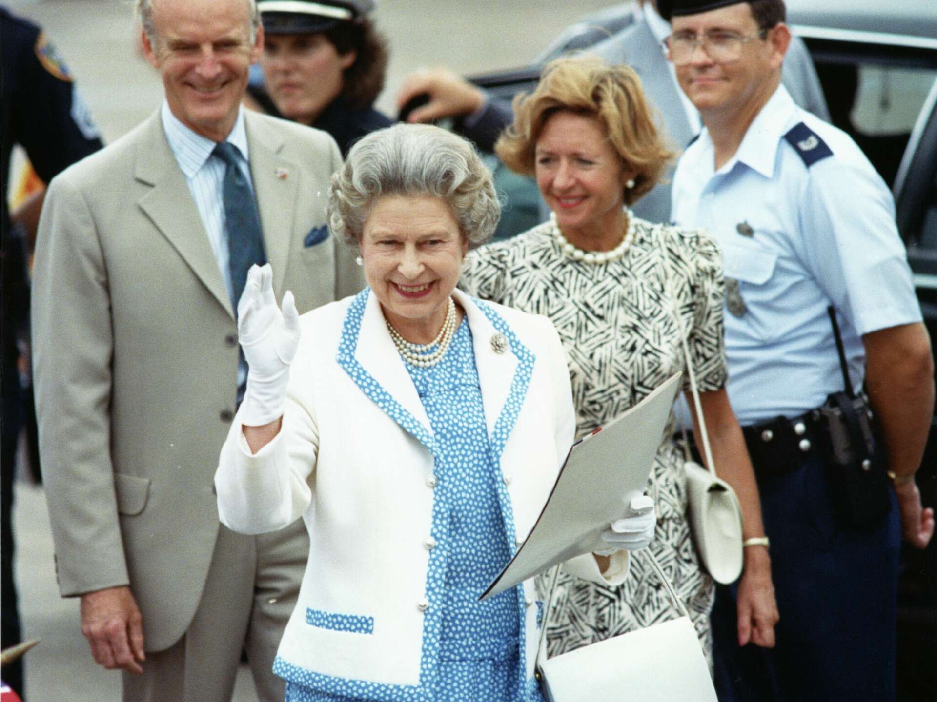 A look back Queen Elizabeth II's 1991 visit to Houston and the Johnson ...