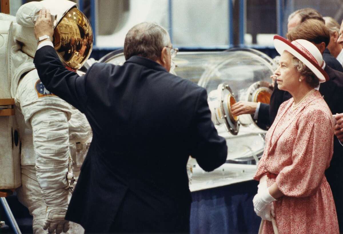 A look back Queen Elizabeth II's 1991 visit to Houston and the Johnson ...